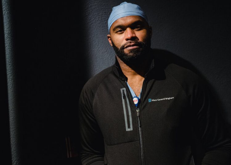 La historia de Myron Rolle, de jugador de la NFL nöro bircirujano